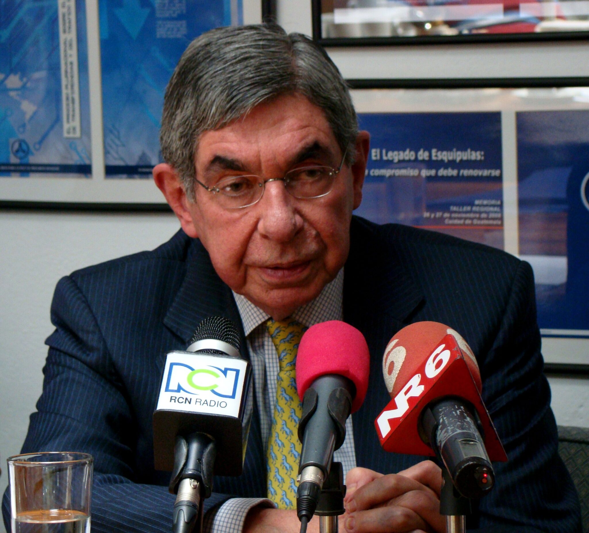 Oscar Arias: \»No estoy de acuerdo con mediar en Libia para proteger a ...